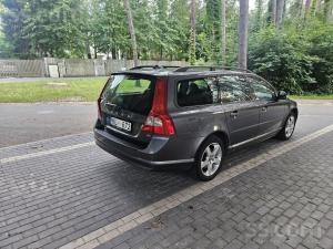 Brown Volvo V70 2009 in Riga, with an engine capacity of 2.40 L and mileage of 285 thousand km for 3150 €, photo 4 on AUTOMOTO.COM.LV