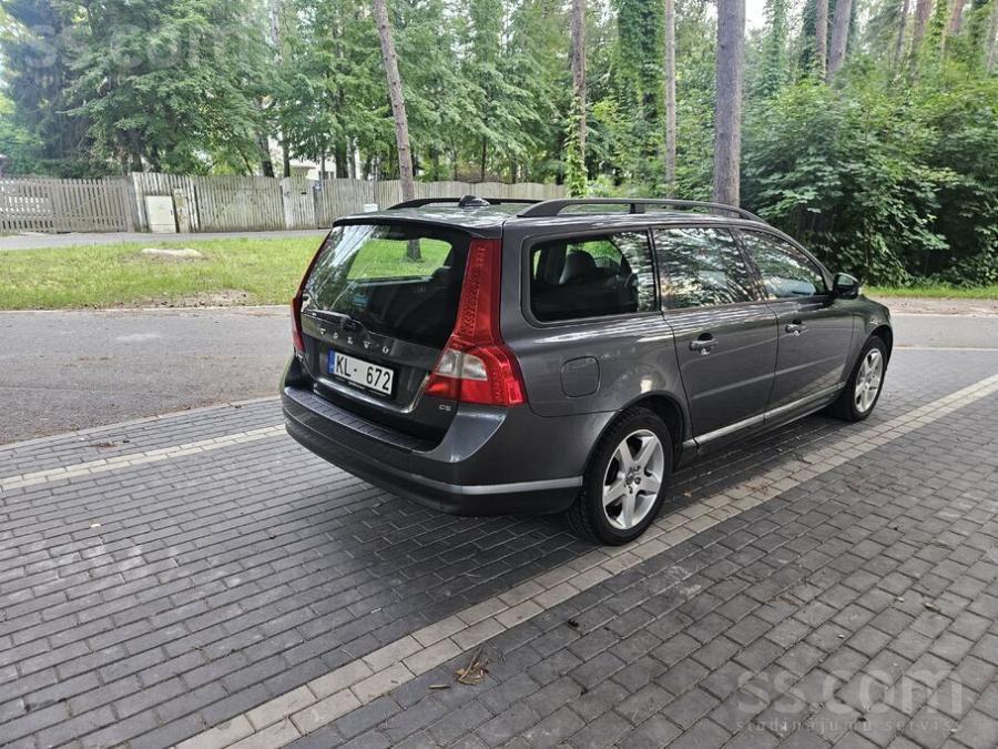 Brown Volvo V70 2009 in Riga, with an engine capacity of 2.40 L and mileage of 285 thousand km for 3150 €, photo 4 on AUTOMOTO.COM.LV