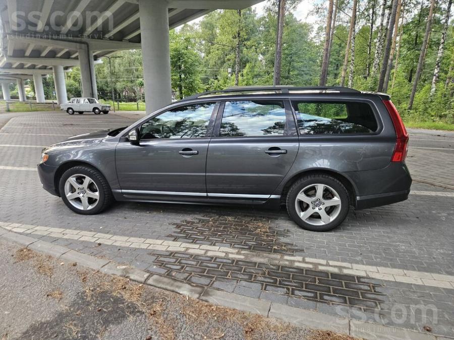 Brown Volvo V70 2009 in Riga, with an engine capacity of 2.40 L and mileage of 285 thousand km for 3150 €, photo 7 on AUTOMOTO.COM.LV