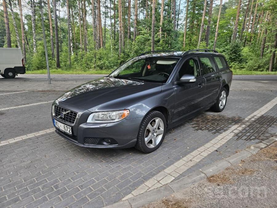 Brown Volvo V70 2009 in Riga, with an engine capacity of 2.40 L and mileage of 285 thousand km for 3150 €, photo 8 on AUTOMOTO.COM.LV