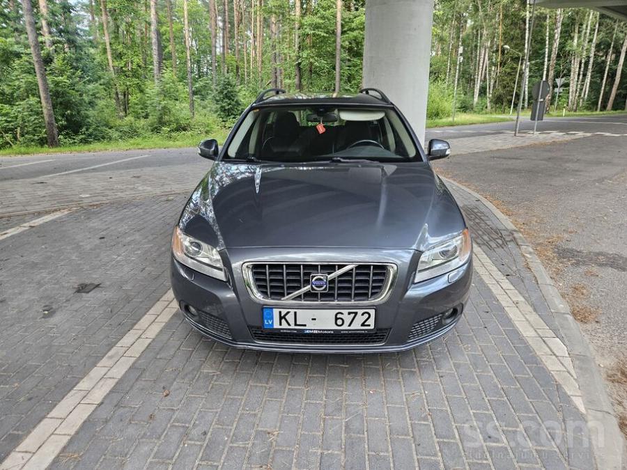 Brown Volvo V70 2009 in Riga, with an engine capacity of 2.40 L and mileage of 285 thousand km for 3150 €, photo 9 on AUTOMOTO.COM.LV