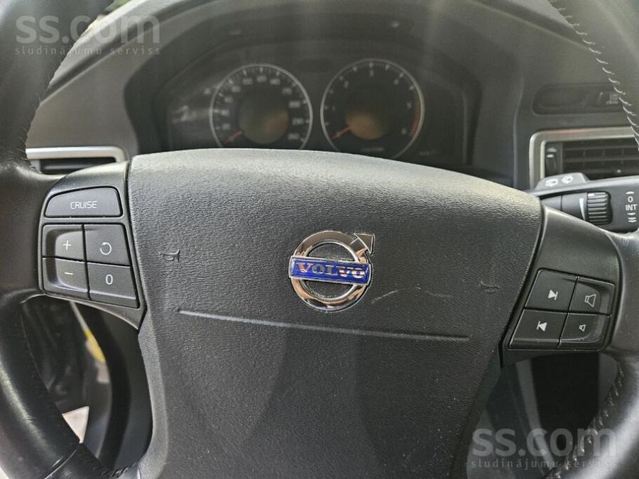Brown Volvo V70 2009 in Riga, with an engine capacity of 2.40 L and mileage of 285 thousand km for 3150 €, photo 12 on AUTOMOTO.COM.LV