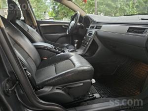 Brown Volvo V70 2009 in Riga, with an engine capacity of 2.40 L and mileage of 285 thousand km for 3150 €, photo 15 on AUTOMOTO.COM.LV