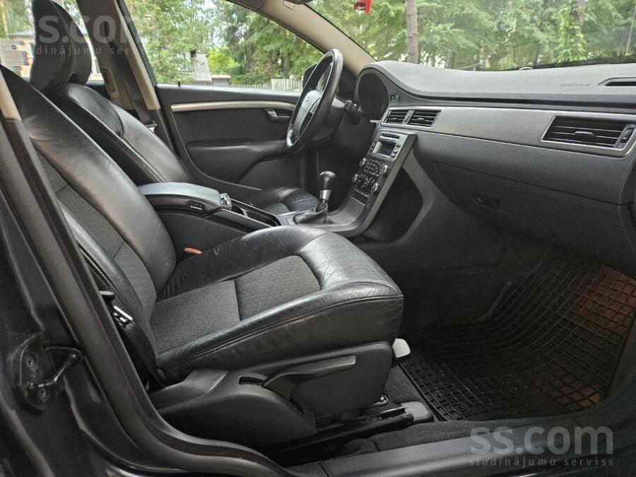 Brown Volvo V70 2009 in Riga, with an engine capacity of 2.40 L and mileage of 285 thousand km for 3150 €, photo 15 on AUTOMOTO.COM.LV