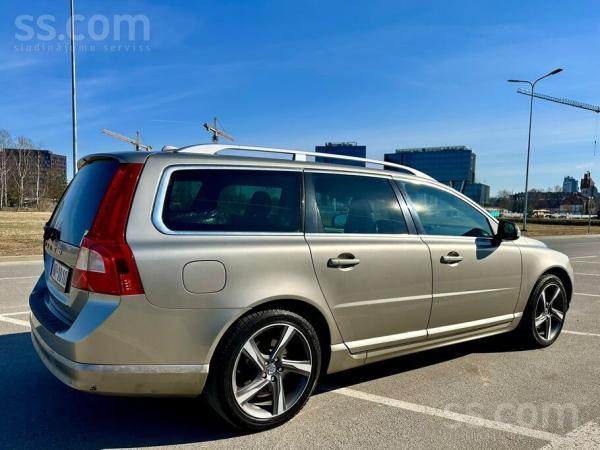 Brūns Volvo V70 2009 Rīga, ar dzinēja tilpumu 2.40 L un nobraukumu 360 tūkst. km par 3750 €, foto 3 vietnē AUTOMOTO.COM.LV