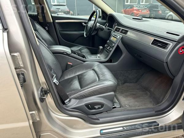 Brūns Volvo V70 2009 Rīga, ar dzinēja tilpumu 2.40 L un nobraukumu 360 tūkst. km par 3750 €, foto 7 vietnē AUTOMOTO.COM.LV