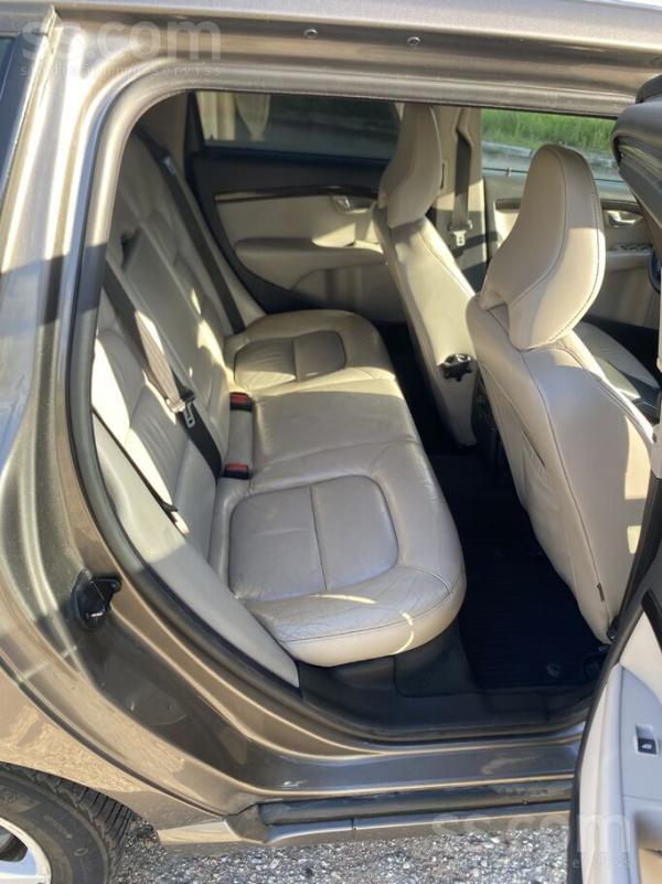Brown Volvo V70 2009 in Saldus, with an engine capacity of 2.00 L and mileage of 338 thousand km for 2800 €, photo 8 on AUTOMOTO.COM.LV