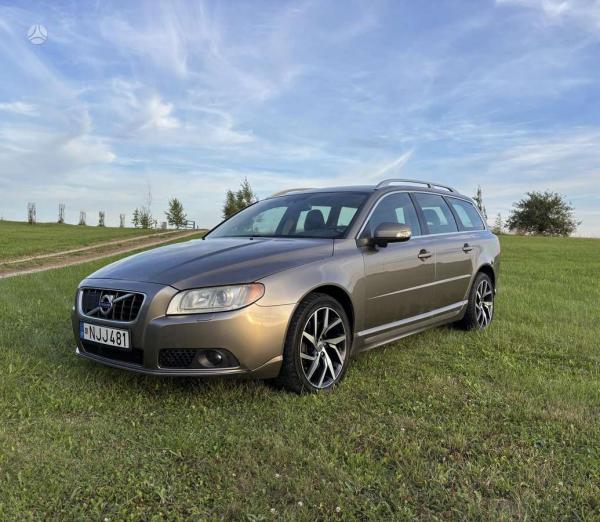 Brūns Volvo V70 2009 Viļņa, ar dzinēja tilpumu 2.40 L un nobraukumu 292 tūkst. km par 4200 €, foto 1 vietnē AUTOMOTO.COM.LV