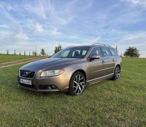 Brown Volvo V70 2009 in Vilnius, with an engine capacity of 2.40 L and mileage of 292 thousand km for 4200 €, photo  on AUTOMOTO.COM.LV