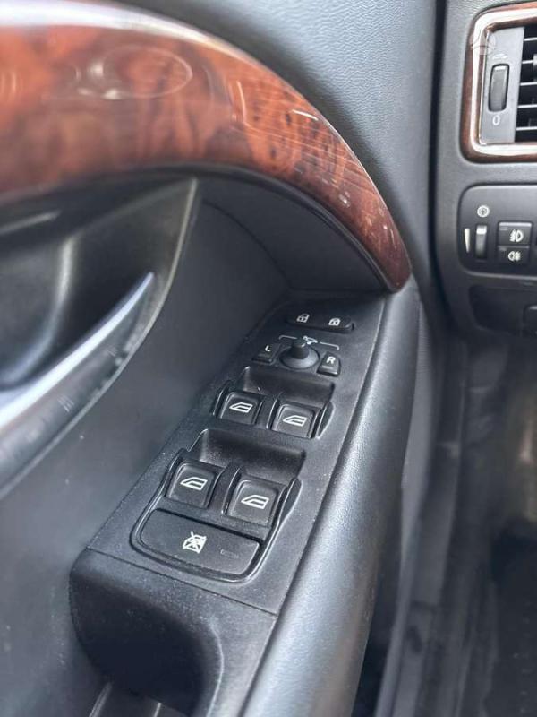 Brūns Volvo V70 2009 Viļņa, ar dzinēja tilpumu 2.40 L un nobraukumu 292 tūkst. km par 4200 €, foto 3 vietnē AUTOMOTO.COM.LV
