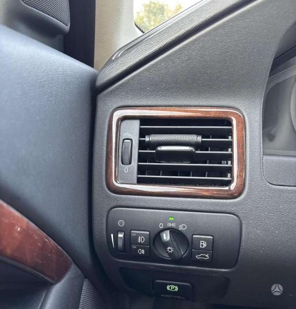 Brūns Volvo V70 2009 Viļņa, ar dzinēja tilpumu 2.40 L un nobraukumu 292 tūkst. km par 4200 €, foto 8 vietnē AUTOMOTO.COM.LV