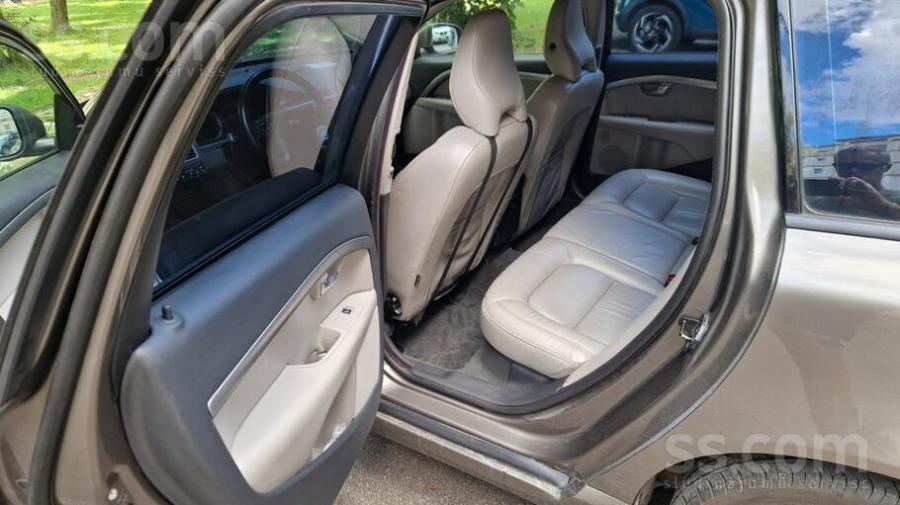 Коричневый Вольво В70 2009 в Рига, объемом двигателя 2.40 л и пробегом 337 тыс. км за 4600 €, фото 13 на AUTOMOTO.COM.LV