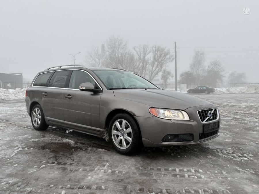 Brown Volvo V70 2010 in Marijampole, with an engine capacity of 1.56 L and mileage of 224 thousand km for 2850 €, photo 1 on AUTOMOTO.COM.LV