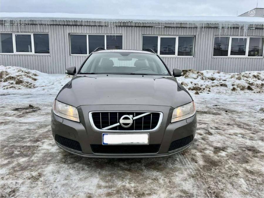 Brūns Volvo V70 2010 Tauragė, ar dzinēja tilpumu 1.56 L un nobraukumu 40 tūkst. km par 2950 €, foto 3 vietnē AUTOMOTO.COM.LV
