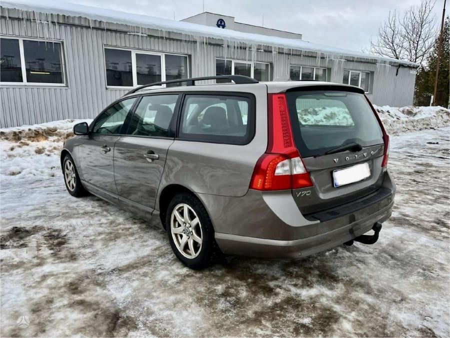Brūns Volvo V70 2010 Tauragė, ar dzinēja tilpumu 1.56 L un nobraukumu 40 tūkst. km par 2950 €, foto 5 vietnē AUTOMOTO.COM.LV