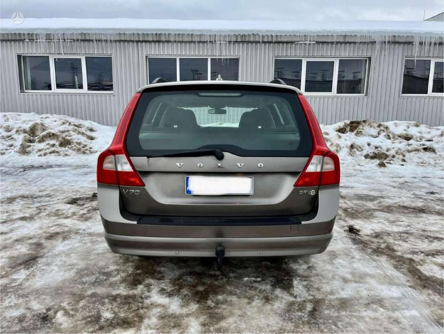 Brūns Volvo V70 2010 Tauragė, ar dzinēja tilpumu 1.56 L un nobraukumu 40 tūkst. km par 2950 €, foto 6 vietnē AUTOMOTO.COM.LV