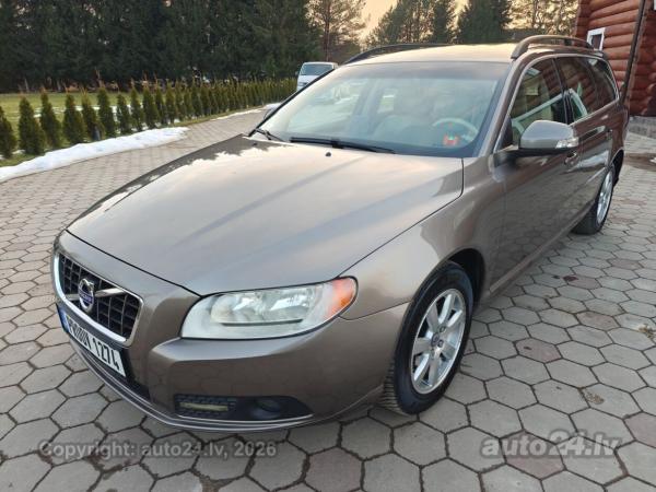 Brown Volvo V70 2010 in Paide, with an engine capacity of 2.40 L and mileage of 299 thousand km for 6490 €, photo 1 on AUTOMOTO.COM.LV