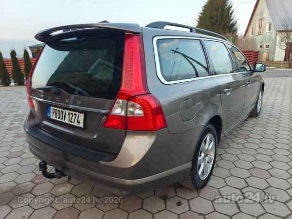 Brown Volvo V70 2010 in Paide, with an engine capacity of 2.40 L and mileage of 299 thousand km for 6490 €, photo 3 on AUTOMOTO.COM.LV
