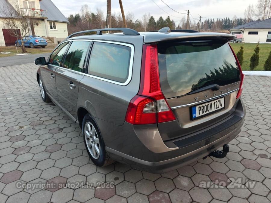 Brūns Volvo V70 2010 Paide, ar dzinēja tilpumu 2.40 L un nobraukumu 299 tūkst. km par 6490 €, foto 4 vietnē AUTOMOTO.COM.LV