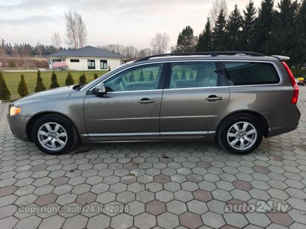 Brown Volvo V70 2010 in Paide, with an engine capacity of 2.40 L and mileage of 299 thousand km for 6490 €, photo 5 on AUTOMOTO.COM.LV