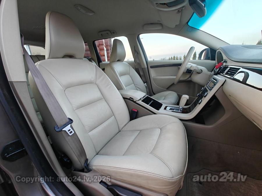 Brūns Volvo V70 2010 Paide, ar dzinēja tilpumu 2.40 L un nobraukumu 299 tūkst. km par 6490 €, foto 15 vietnē AUTOMOTO.COM.LV