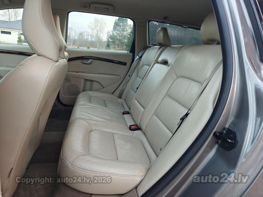 Brūns Volvo V70 2010 Paide, ar dzinēja tilpumu 2.40 L un nobraukumu 299 tūkst. km par 6490 €, foto 17 vietnē AUTOMOTO.COM.LV