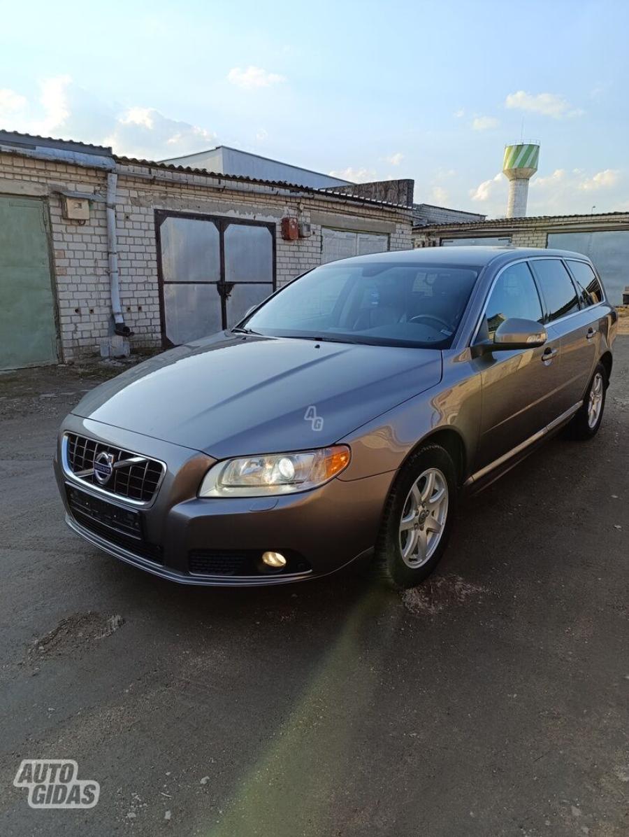 Brown Volvo V70 2010 in Druskininkai, with an engine capacity of 2.40 L and mileage of 292 thousand km for 5350 €, photo 2 on AUTOMOTO.COM.LV