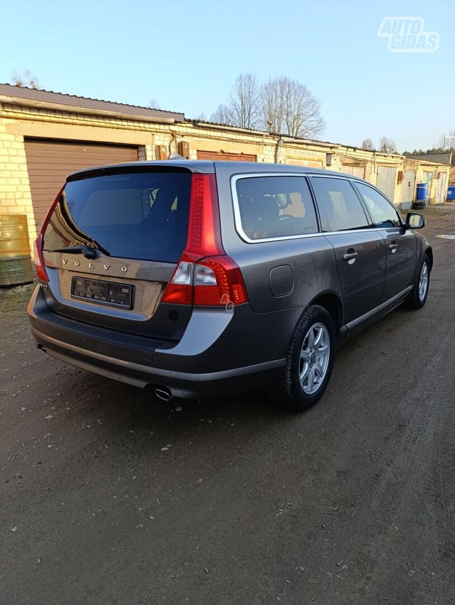 Brown Volvo V70 2010 in Druskininkai, with an engine capacity of 2.40 L and mileage of 292 thousand km for 5350 €, photo 8 on AUTOMOTO.COM.LV