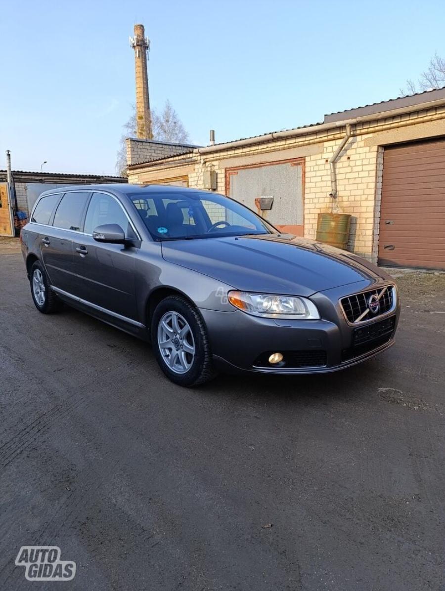 Brown Volvo V70 2010 in Druskininkai, with an engine capacity of 2.40 L and mileage of 292 thousand km for 5350 €, photo 9 on AUTOMOTO.COM.LV