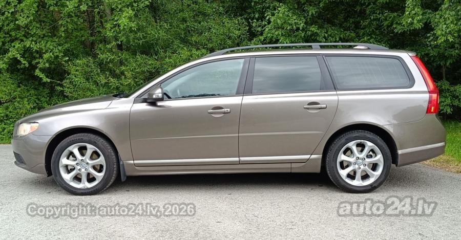 Brūns Volvo V70 2010 Tallina, ar dzinēja tilpumu 2.00 L un nobraukumu 226 tūkst. km par 4995 €, foto 6 vietnē AUTOMOTO.COM.LV