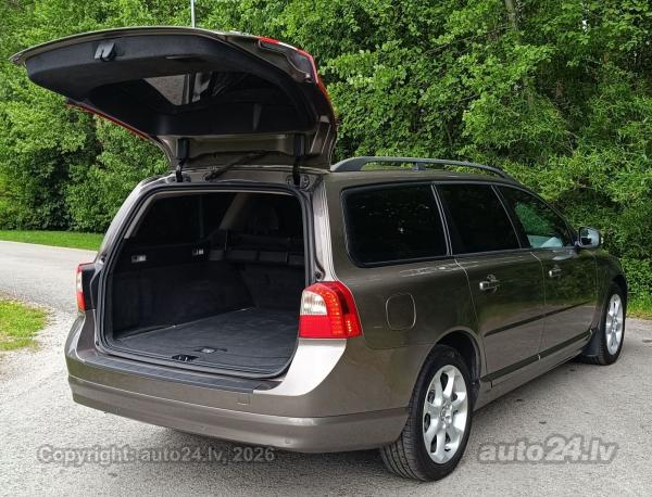 Brown Volvo V70 2010 in Tallinn, with an engine capacity of 2.00 L and mileage of 226 thousand km for 4995 €, photo 8 on AUTOMOTO.COM.LV