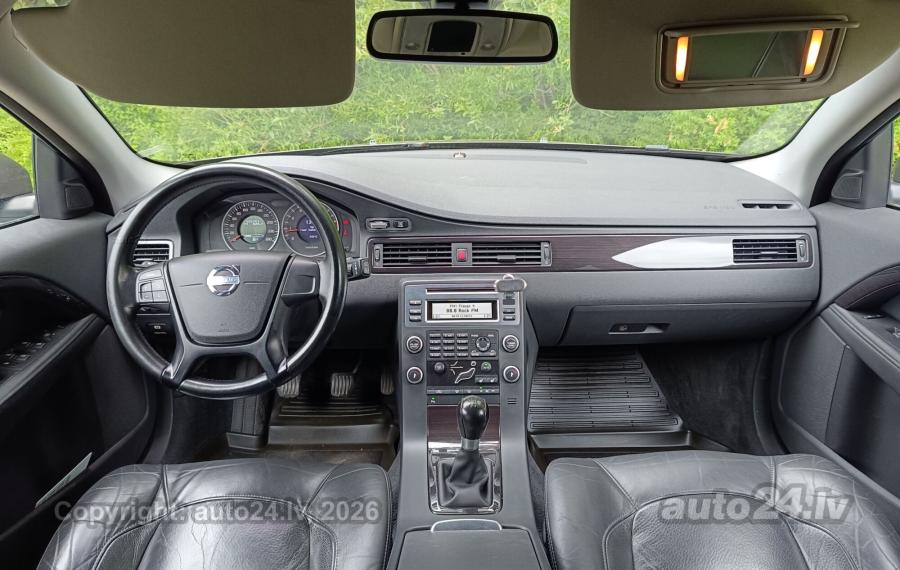 Brūns Volvo V70 2010 Tallina, ar dzinēja tilpumu 2.00 L un nobraukumu 226 tūkst. km par 4995 €, foto 13 vietnē AUTOMOTO.COM.LV