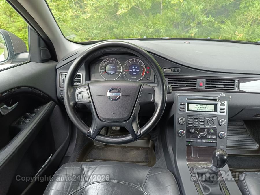 Brūns Volvo V70 2010 Tallina, ar dzinēja tilpumu 2.00 L un nobraukumu 226 tūkst. km par 4995 €, foto 14 vietnē AUTOMOTO.COM.LV
