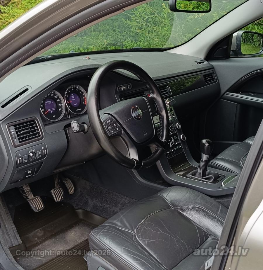 Brūns Volvo V70 2010 Tallina, ar dzinēja tilpumu 2.00 L un nobraukumu 226 tūkst. km par 4995 €, foto 15 vietnē AUTOMOTO.COM.LV