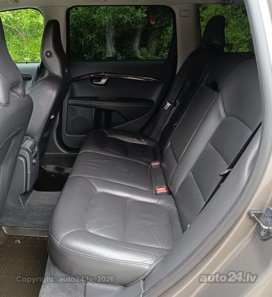 Brūns Volvo V70 2010 Tallina, ar dzinēja tilpumu 2.00 L un nobraukumu 226 tūkst. km par 4995 €, foto 17 vietnē AUTOMOTO.COM.LV