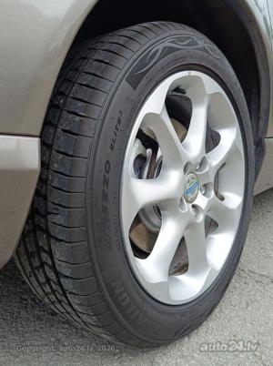 Brūns Volvo V70 2010 Tallina, ar dzinēja tilpumu 2.00 L un nobraukumu 226 tūkst. km par 4995 €, foto 25 vietnē AUTOMOTO.COM.LV
