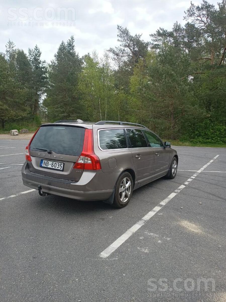 Brūns Volvo V70 2010 Rīga, ar dzinēja tilpumu 2.40 L un nobraukumu 310 tūkst. km par 4590 €, foto 3 vietnē AUTOMOTO.COM.LV