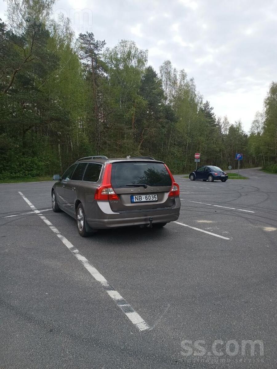 Brūns Volvo V70 2010 Rīga, ar dzinēja tilpumu 2.40 L un nobraukumu 310 tūkst. km par 4590 €, foto 4 vietnē AUTOMOTO.COM.LV