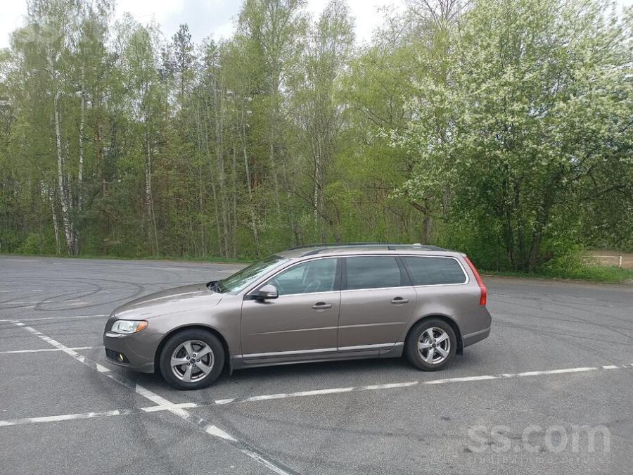 Brūns Volvo V70 2010 Rīga, ar dzinēja tilpumu 2.40 L un nobraukumu 310 tūkst. km par 4590 €, foto 5 vietnē AUTOMOTO.COM.LV