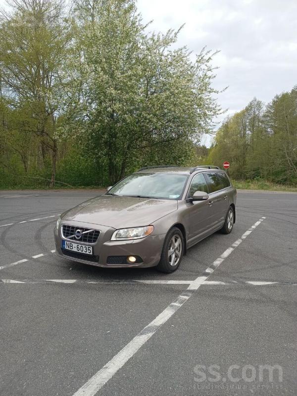 Brown Volvo V70 2010 in Riga, with an engine capacity of 2.40 L and mileage of 310 thousand km for 4590 €, photo 6 on AUTOMOTO.COM.LV