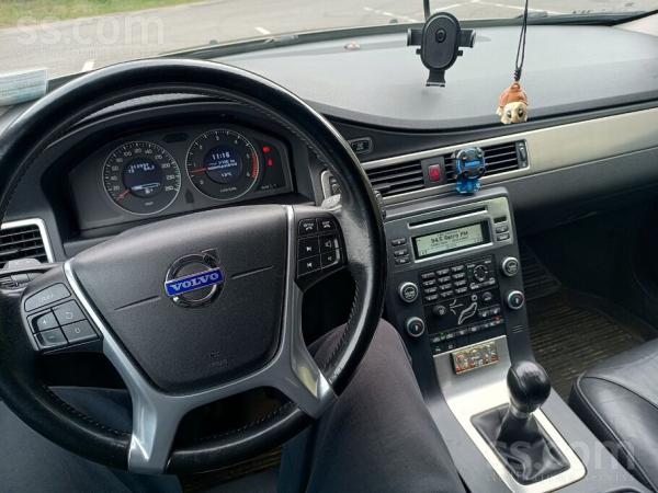 Brown Volvo V70 2010 in Riga, with an engine capacity of 2.40 L and mileage of 310 thousand km for 4590 €, photo 7 on AUTOMOTO.COM.LV