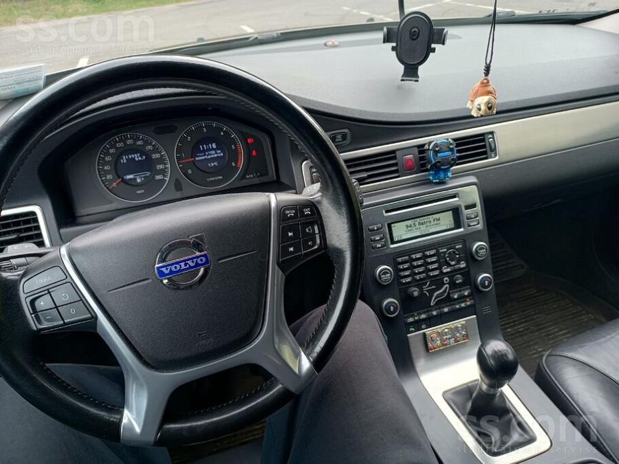 Brūns Volvo V70 2010 Rīga, ar dzinēja tilpumu 2.40 L un nobraukumu 310 tūkst. km par 4590 €, foto 8 vietnē AUTOMOTO.COM.LV