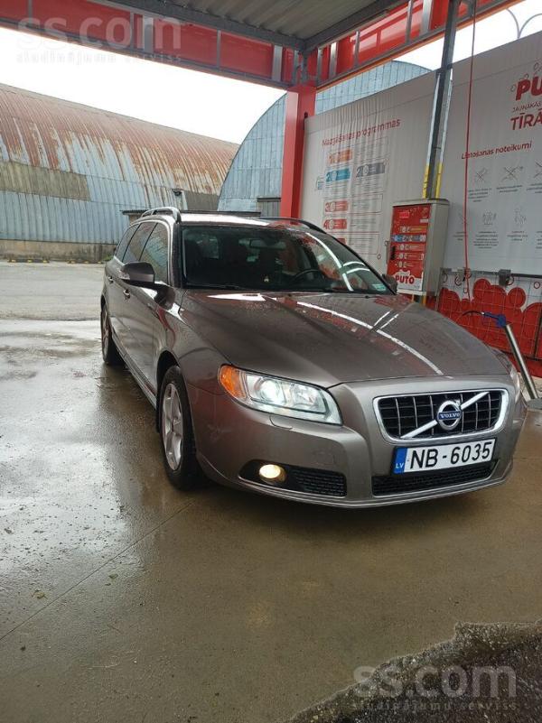 Brown Volvo V70 2010 in Riga, with an engine capacity of 2.40 L and mileage of 310 thousand km for 4590 €, photo 8 on AUTOMOTO.COM.LV