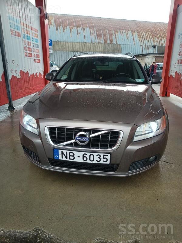 Brown Volvo V70 2010 in Riga, with an engine capacity of 2.40 L and mileage of 310 thousand km for 4590 €, photo 10 on AUTOMOTO.COM.LV
