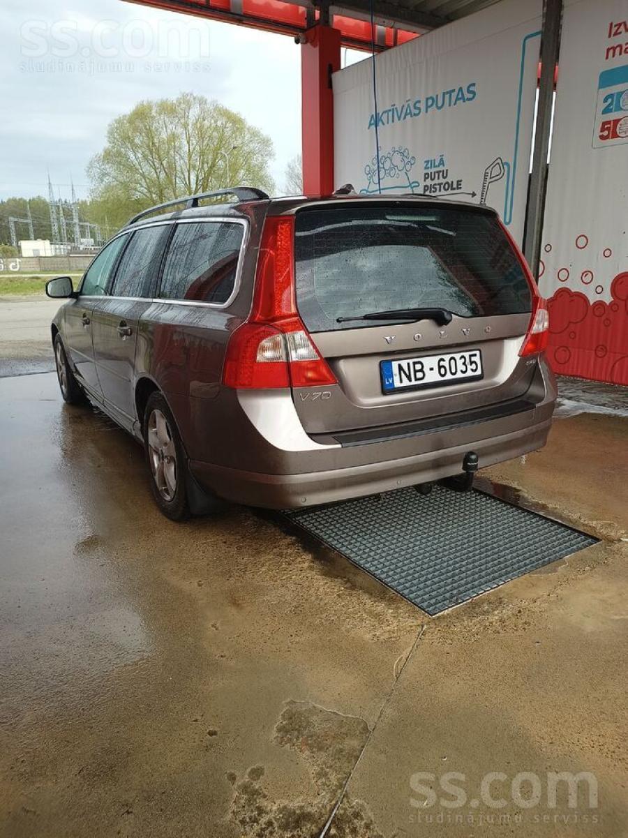 Brūns Volvo V70 2010 Rīga, ar dzinēja tilpumu 2.40 L un nobraukumu 310 tūkst. km par 4590 €, foto 13 vietnē AUTOMOTO.COM.LV