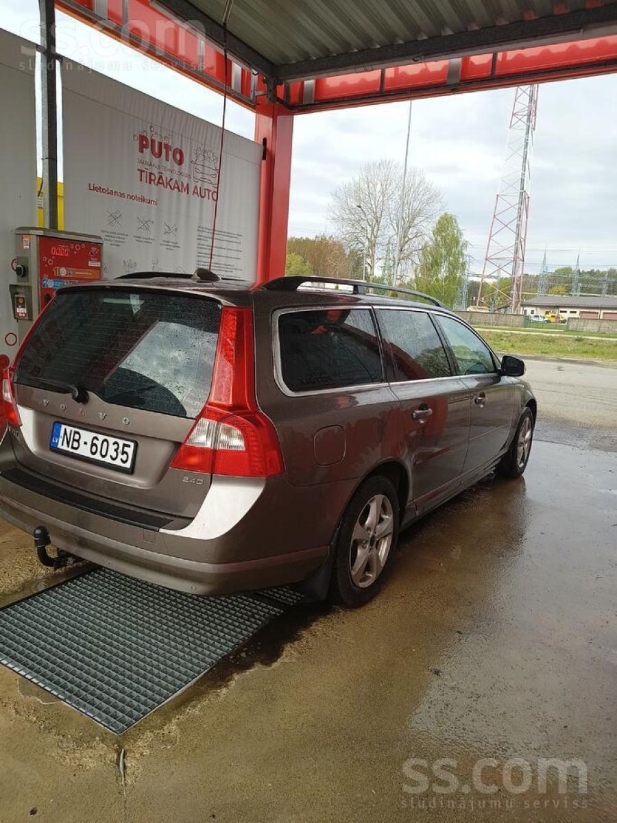 Brūns Volvo V70 2010 Rīga, ar dzinēja tilpumu 2.40 L un nobraukumu 310 tūkst. km par 4590 €, foto 14 vietnē AUTOMOTO.COM.LV