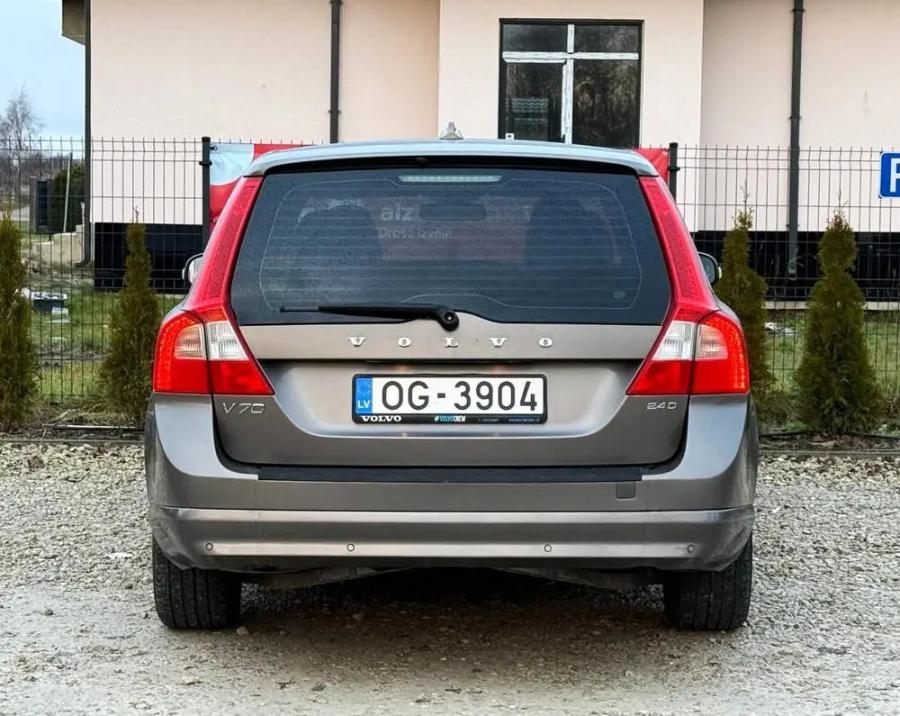 Brūns Volvo V70 2010 Jelgava, ar dzinēja tilpumu 2.40 L un nobraukumu 450 tūkst. km par 3990 €, foto 6 vietnē AUTOMOTO.COM.LV