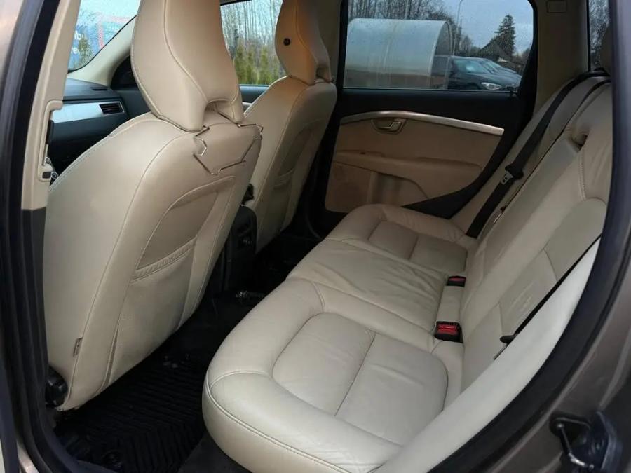 Brūns Volvo V70 2010 Jelgava, ar dzinēja tilpumu 2.40 L un nobraukumu 450 tūkst. km par 3990 €, foto 10 vietnē AUTOMOTO.COM.LV