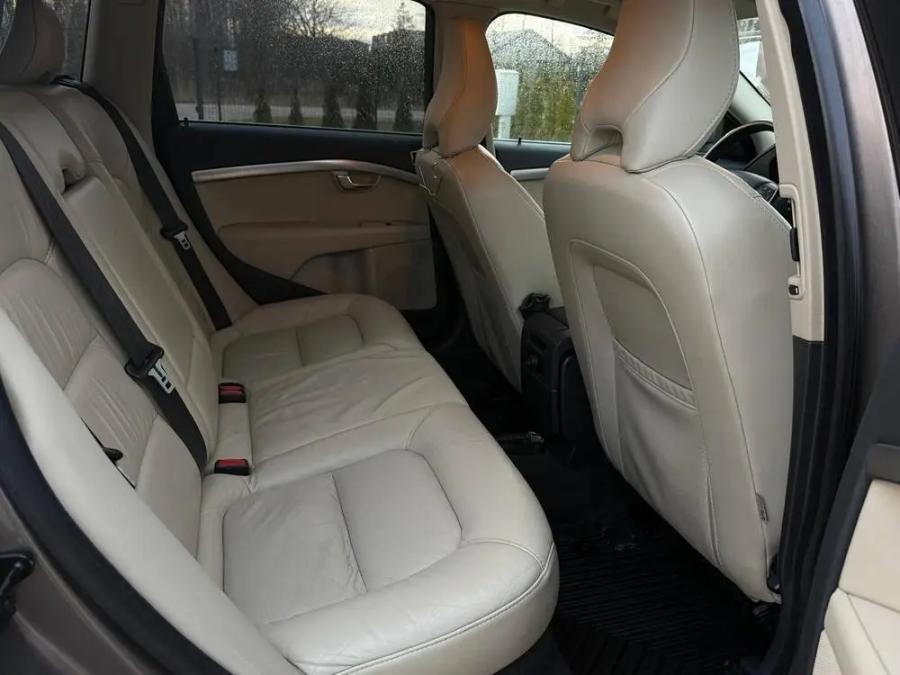 Brūns Volvo V70 2010 Jelgava, ar dzinēja tilpumu 2.40 L un nobraukumu 450 tūkst. km par 3990 €, foto 11 vietnē AUTOMOTO.COM.LV
