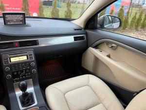 Brūns Volvo V70 2010 Jelgava, ar dzinēja tilpumu 2.40 L un nobraukumu 450 tūkst. km par 3990 €, foto 13 vietnē AUTOMOTO.COM.LV